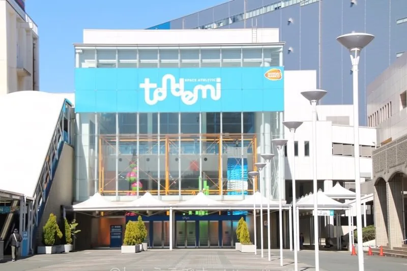 【徹底ガイド】トンデミ平和島店・予約・アクセス・割引クーポンは？国内最大級の屋内アスレチック施設がすごい！ - たびのおと